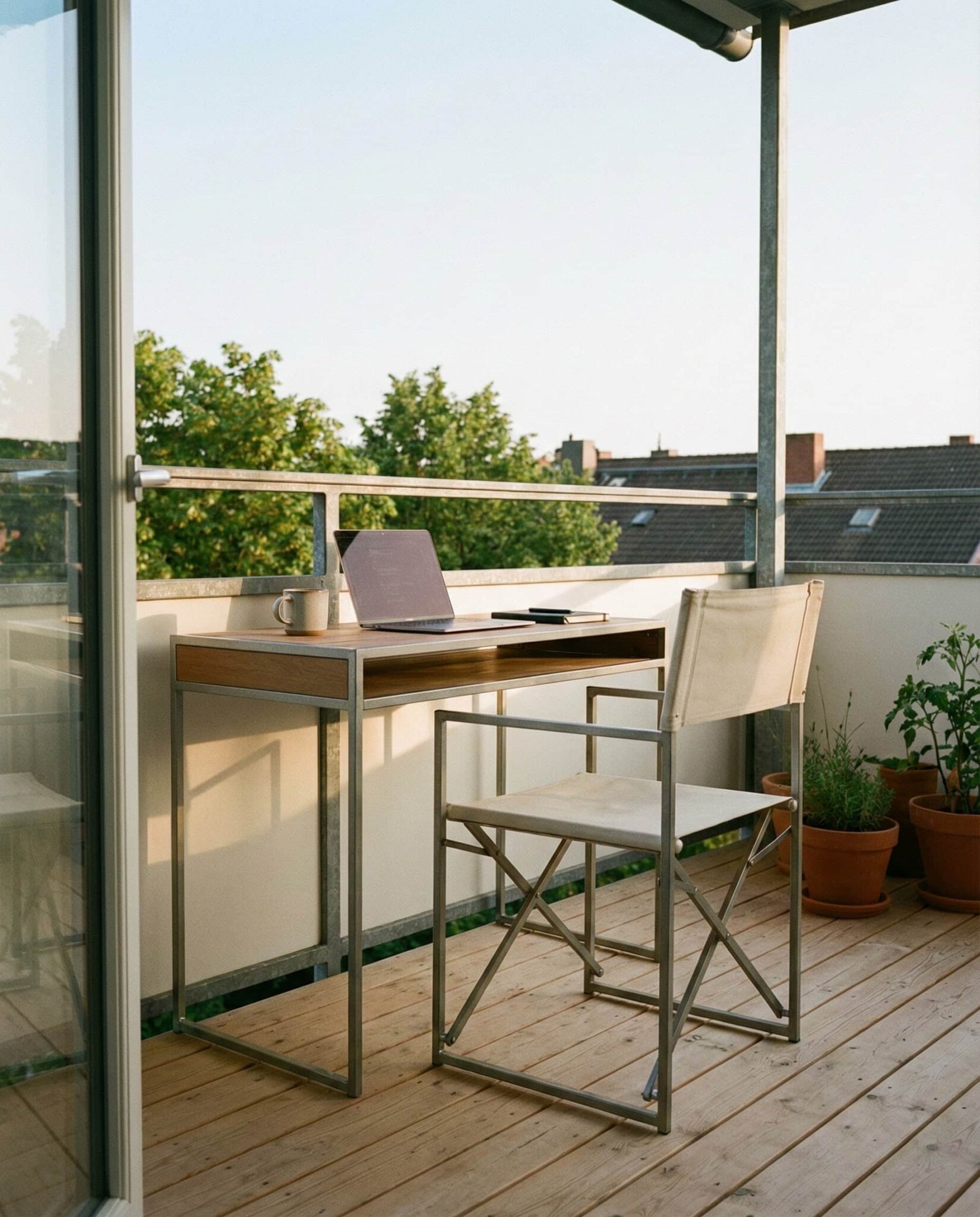 Balcony Workspace Ideas for Small Spaces Enclosed, Open, Cozy Home ...
