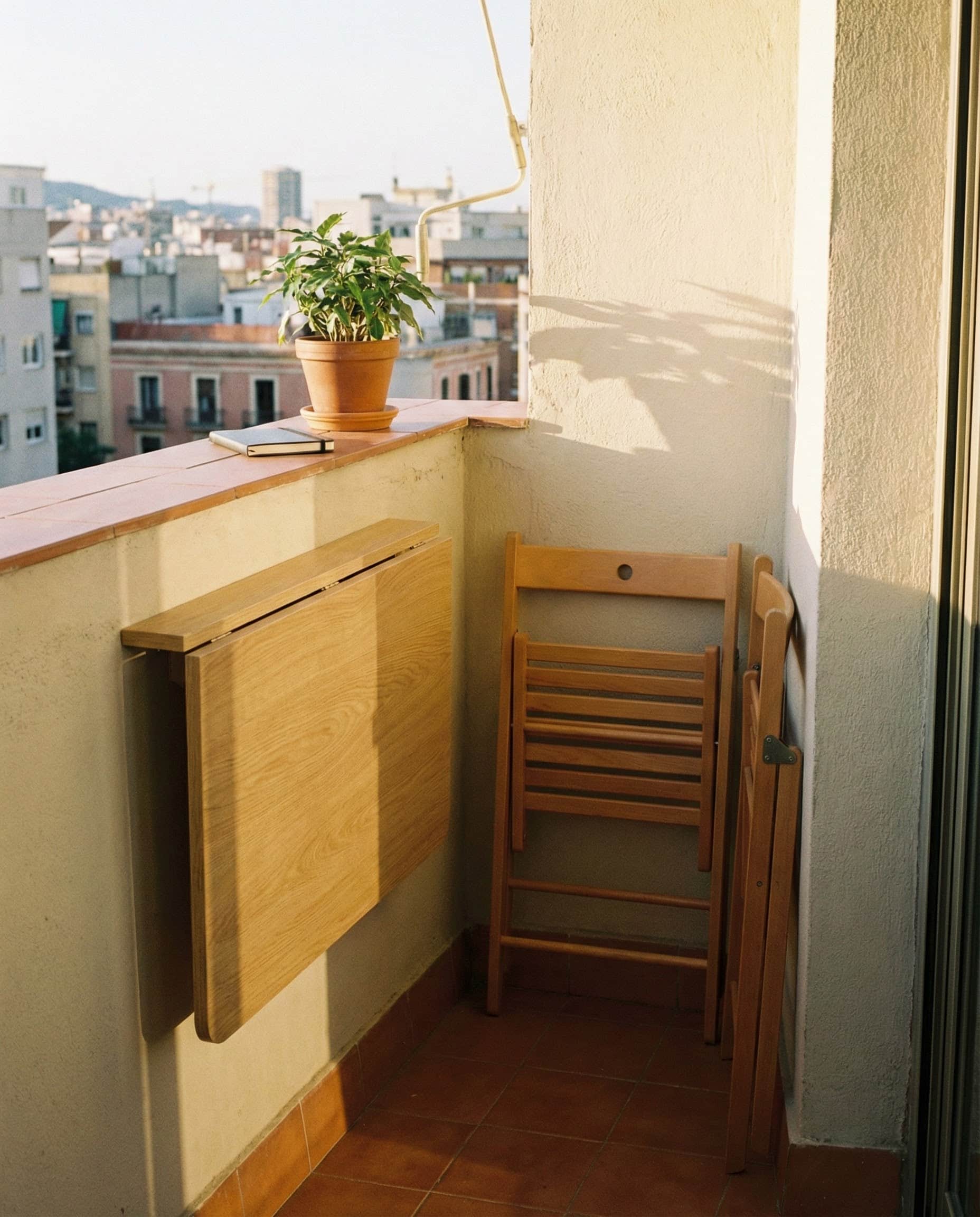 Balcony Workspace Ideas for Small Spaces Enclosed, Open, Cozy Home ...